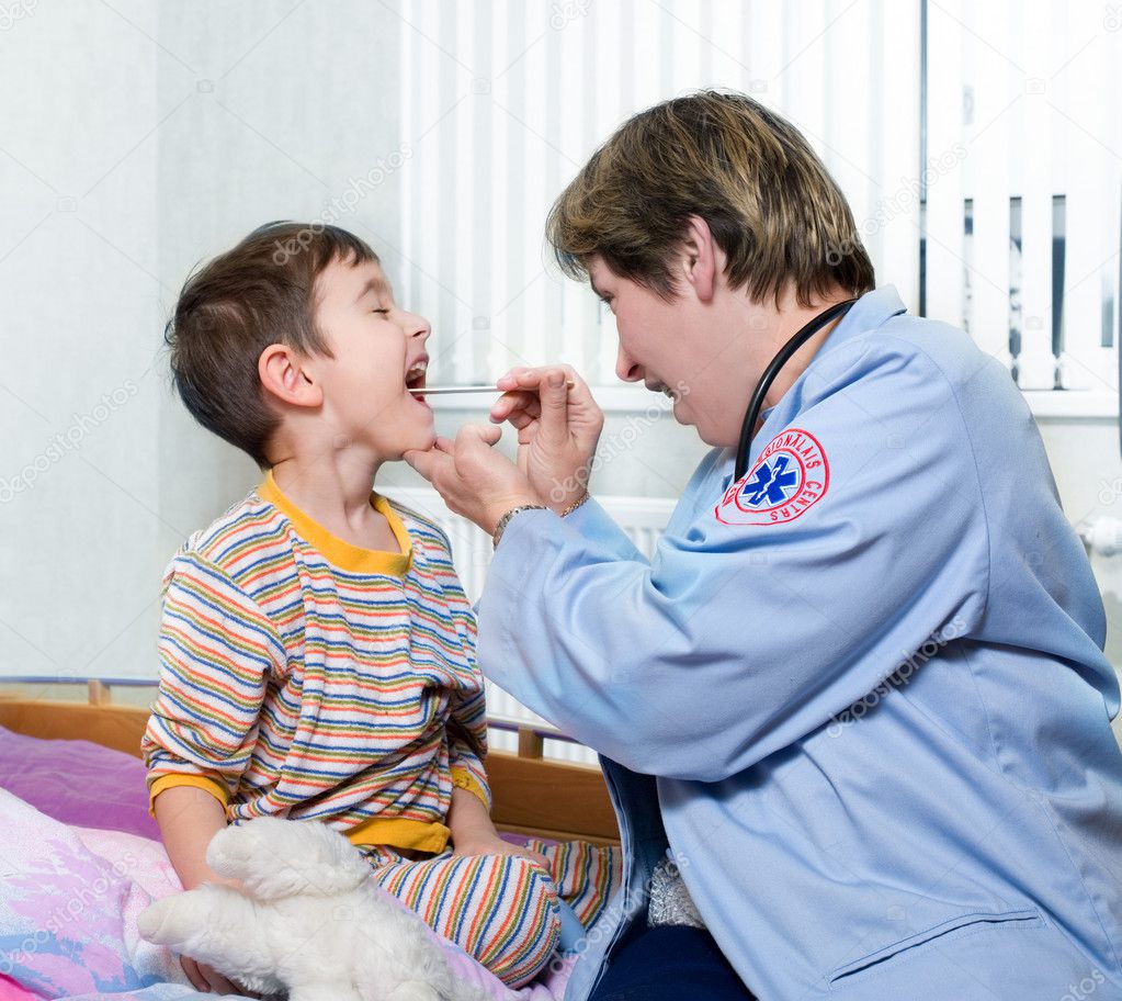 Doctor of ambulance and sick child — Stock Photo © miolana #4908818