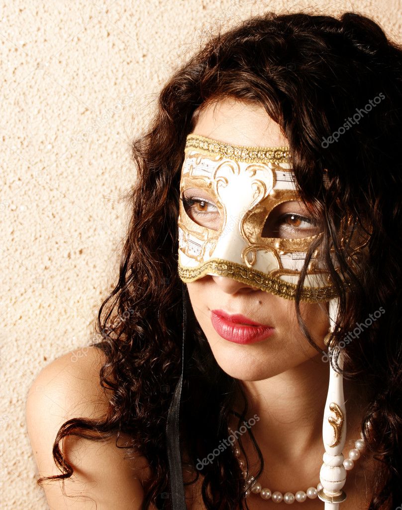 donna che indossa una maschera — Foto Stock © Karuka #4591330 donna che indossa una maschera — Foto Stock © Karuka #4591330