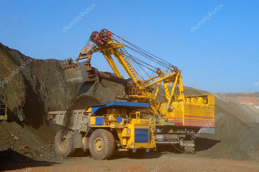 Loading of iron ore — Stock Photo © sergioz #3929081