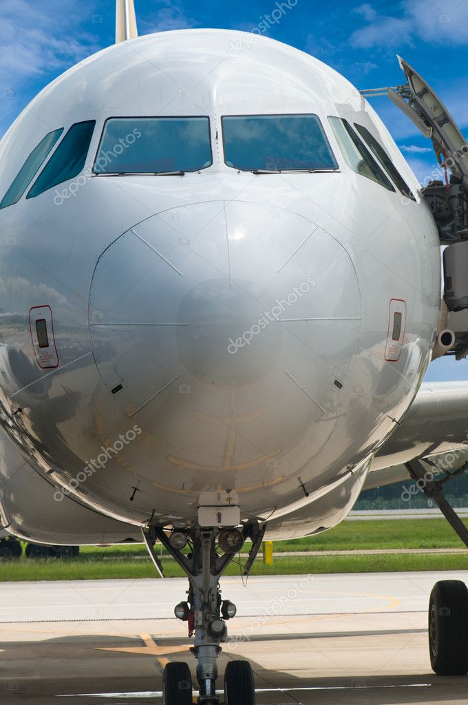 Closeup of airplane nose with pilot cabin against blue sky — Stock ...