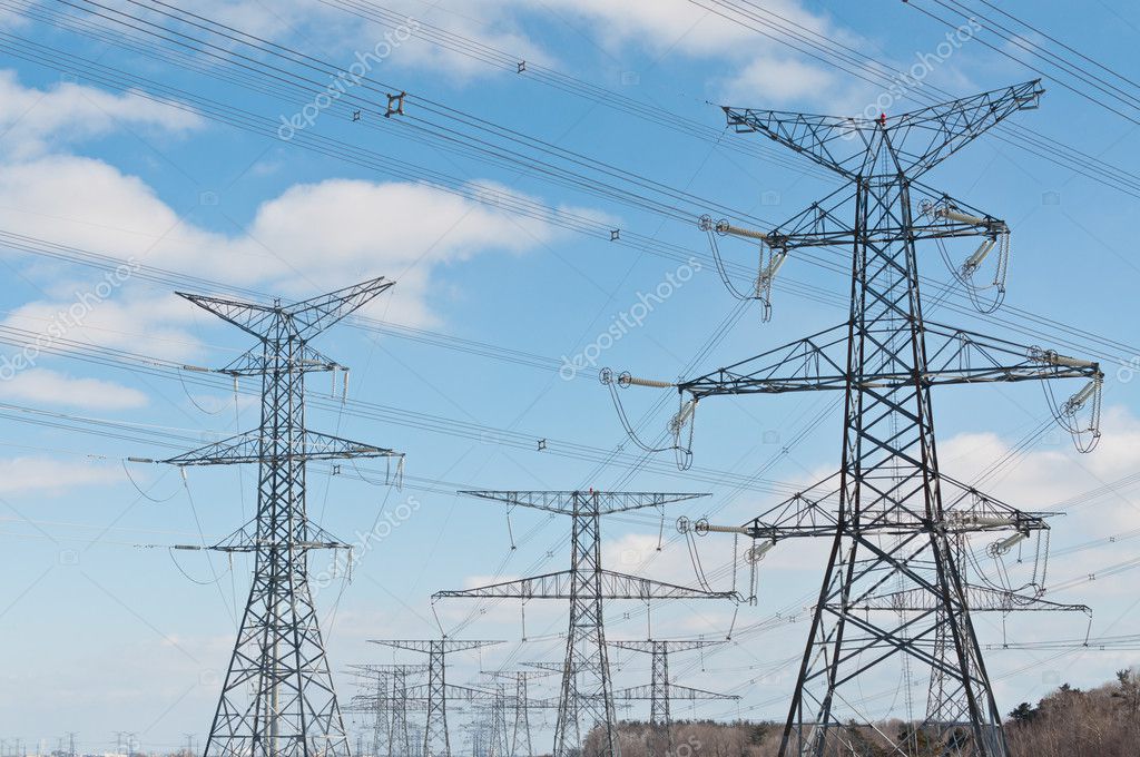 Torres de transmisión eléctrica (torres eléctricas)) — Foto de stock ...