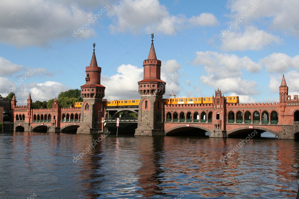 Oberbaum bridge in Berlin — Stock Photo © Boarding2Now #4872612