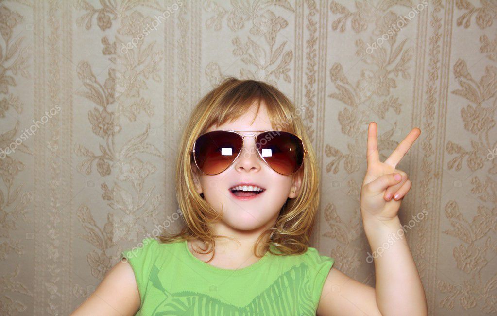 Hand victory gesture little girl funny sunglasses Stock Photo by ...