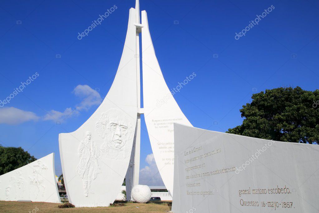 Cancun city statue monument about Mexico History — Stock Photo ...